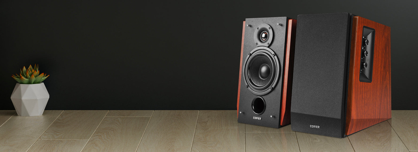 R1700BTs Bluetooth Bookshelf Speakers – Edifier Australia