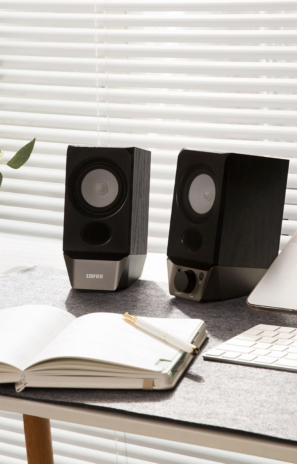 R19BT 2.0 PC Speaker System with Bluetooth – Edifier Australia